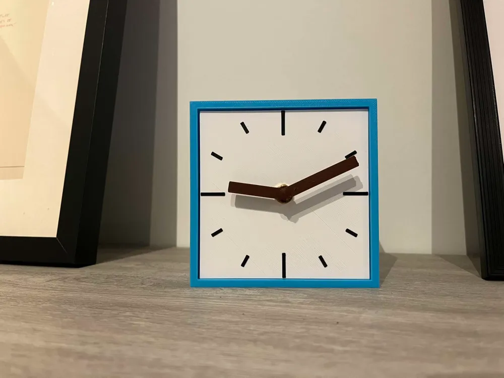 Modern desk clock - Free 3D Print Model - MakerWorld