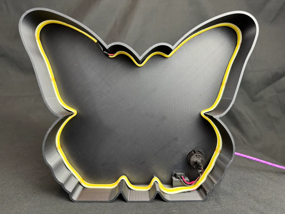 Moth becomes Butterfly - Color Changing Lightbox by Spig3D - MakerWorld