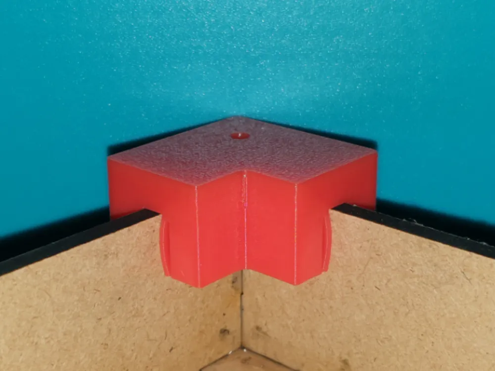 Quick Corner Clamp for Laser Cut Wooden boxes by TriBarMakerWorld ...
