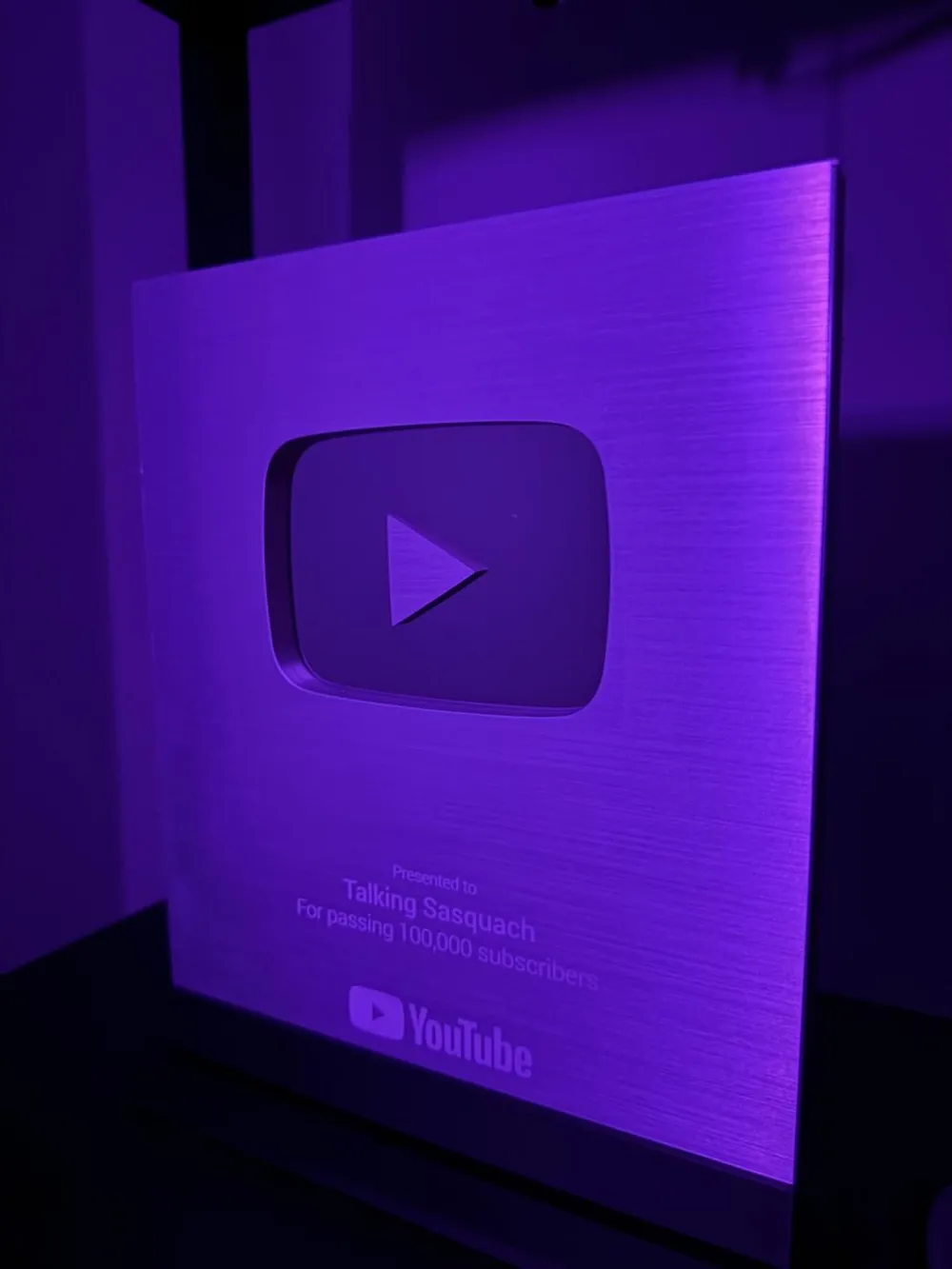 Silver Play Button Stand - Free 3D Print Model - MakerWorld