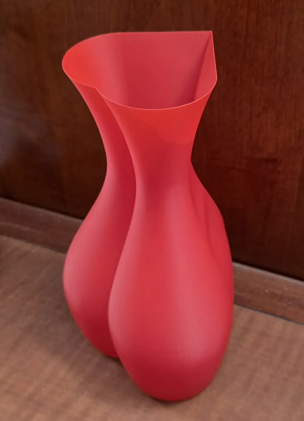 Heart Curved Vase - Free 3D Print Model - MakerWorld