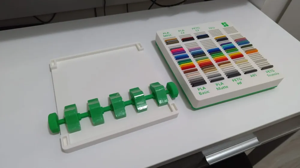 Bambu Filament Swatches Case with extra space by Fuoconerow - MakerWorld