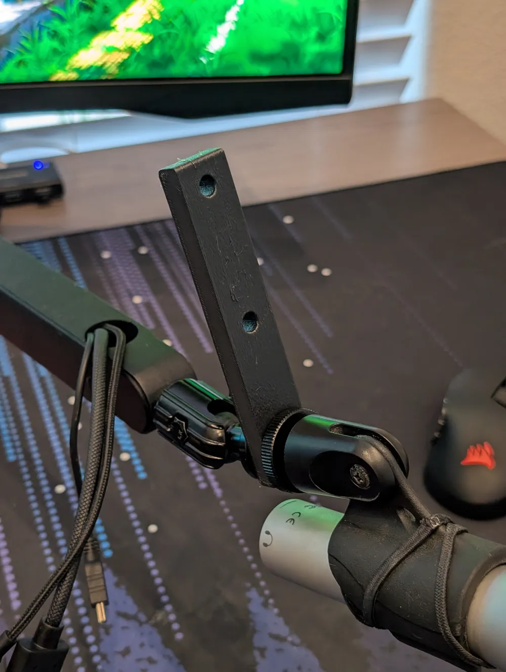 Xeneon Edge to Wave Mic Arm LP Adapter - Free 3D Print Model - MakerWorld