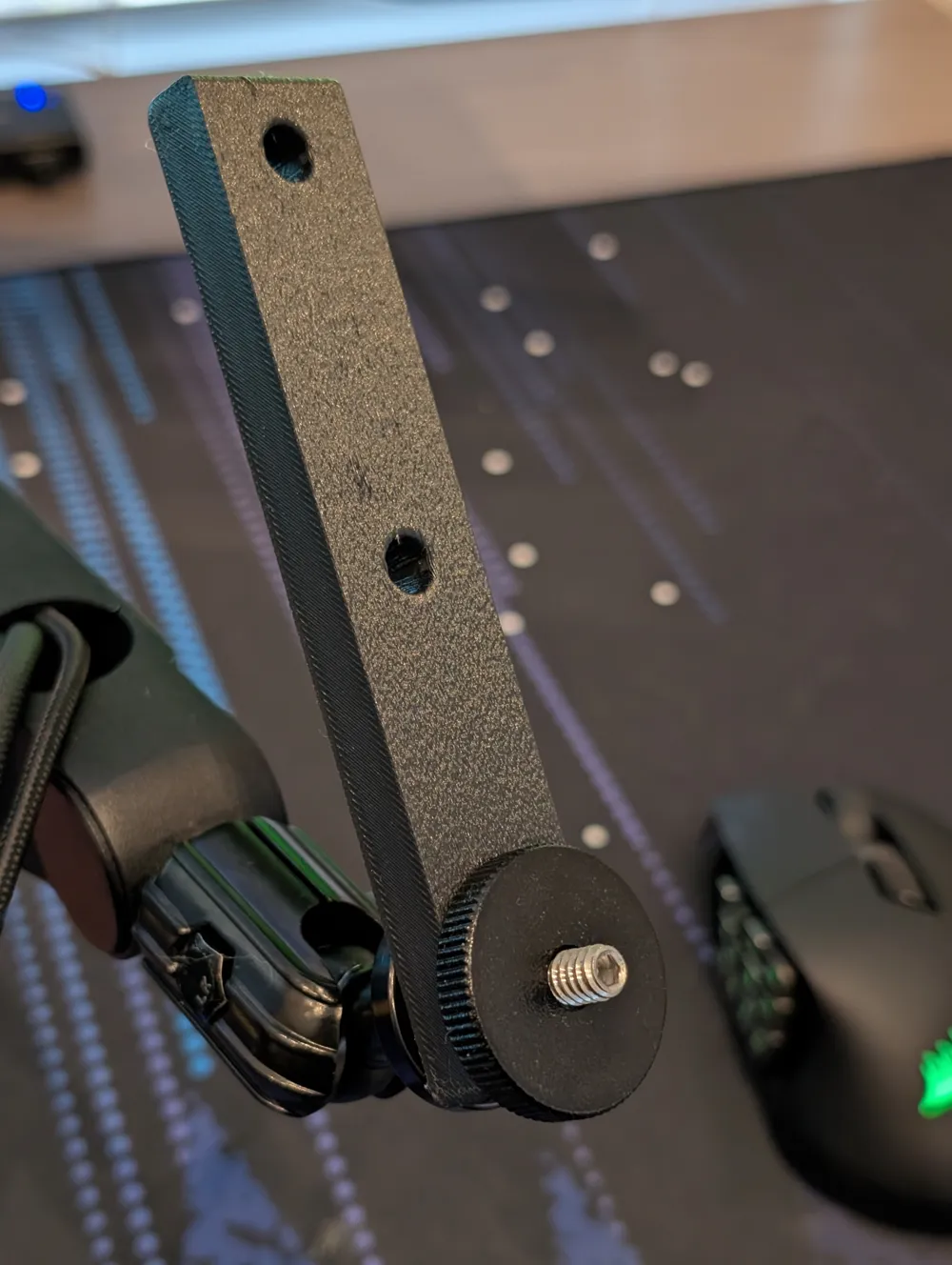 Xeneon Edge to Wave Mic Arm LP Adapter - Free 3D Print Model - MakerWorld