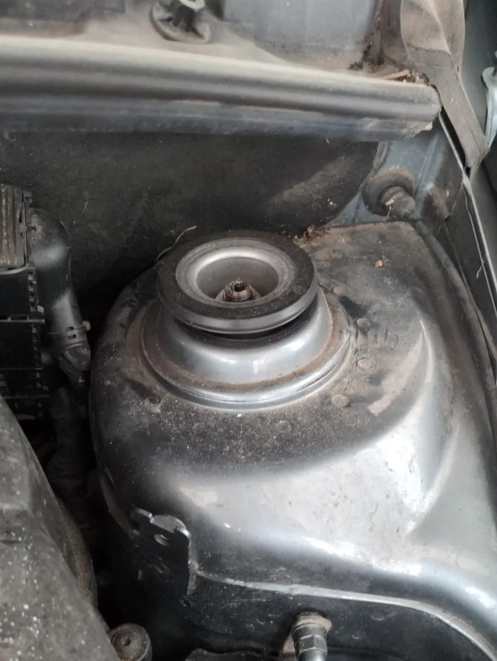 Strut Mount / Suspension Strut Mount Cover by Felix_Stabil - MakerWorld