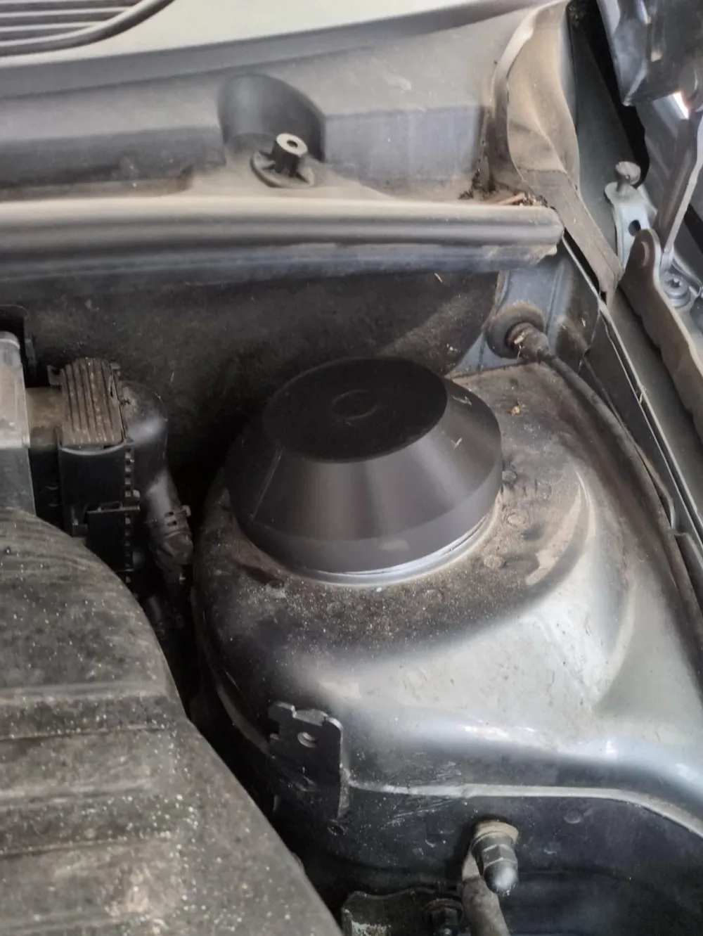 Strut Mount / Suspension Strut Mount Cover by Felix_Stabil - MakerWorld