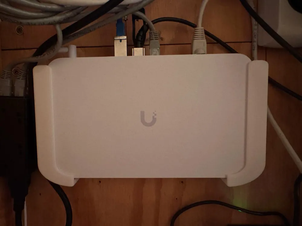 Unifi Cloud Gateway Fiber Wall Mount Remixed by remkoMakerWorld ...