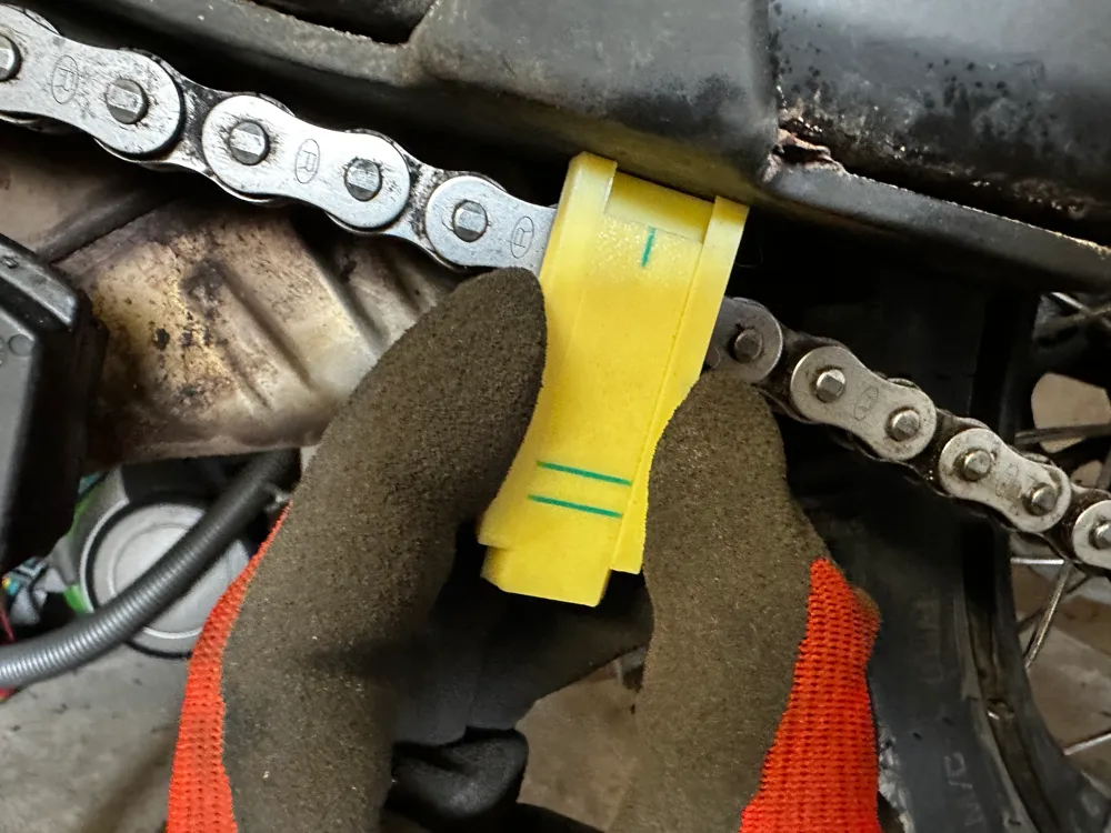 Herramienta de Medición de la Holgura de la Cadena RE Himalayan 450 por ...