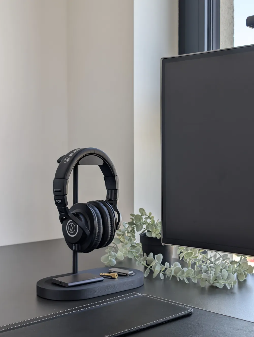 Headphone Stand Minimalist Design with catch tray - Free 3D Print Model ...