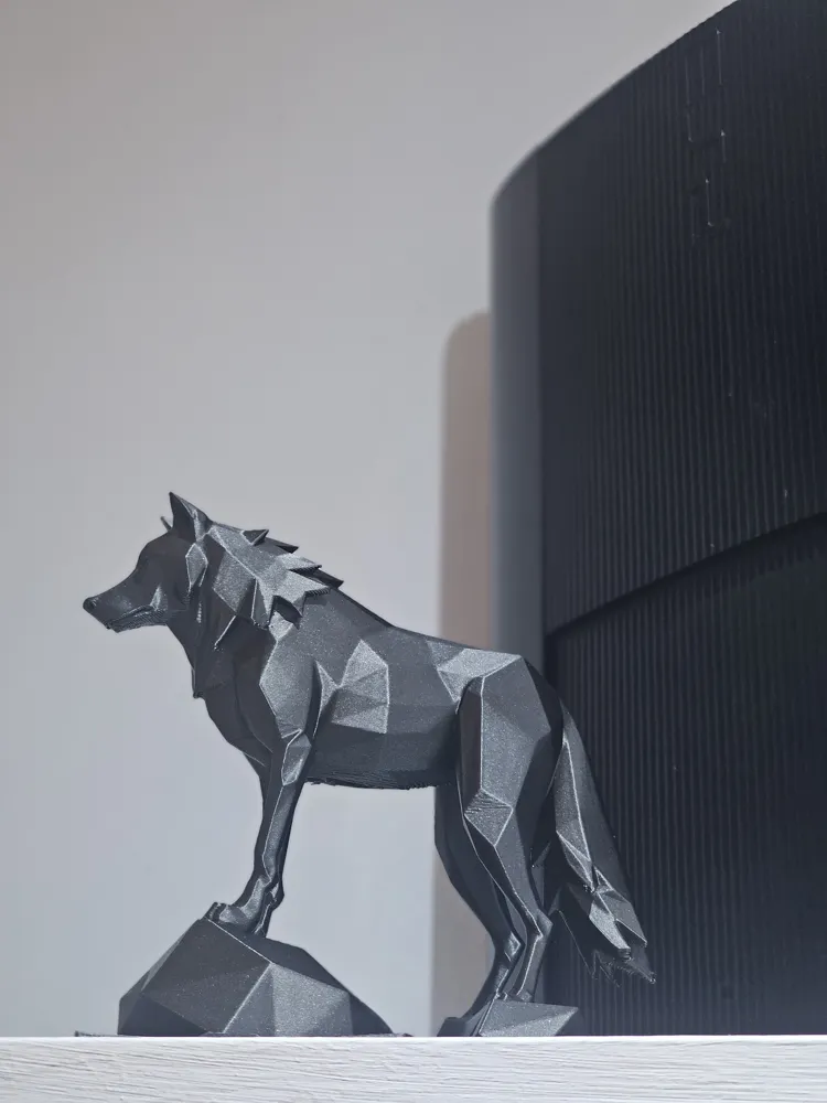Low Poly Wolf Sculpture–Modern Desk & Shelf Decor - Free 3D Print Model ...