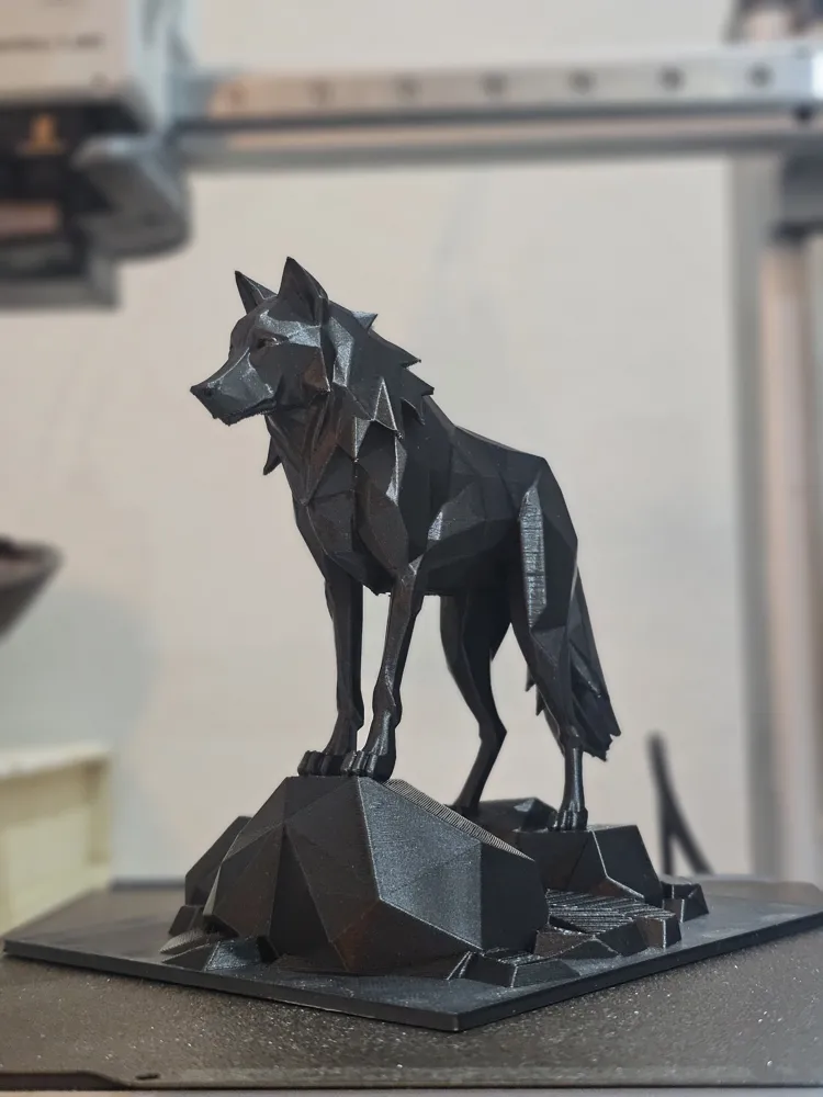 Low Poly Wolf Sculpture–Modern Desk & Shelf Decor - Free 3D Print Model ...