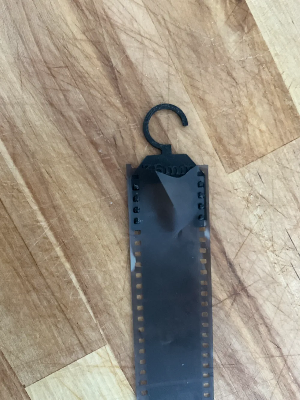 35mm Film Hanger by LeMastre - MakerWorld