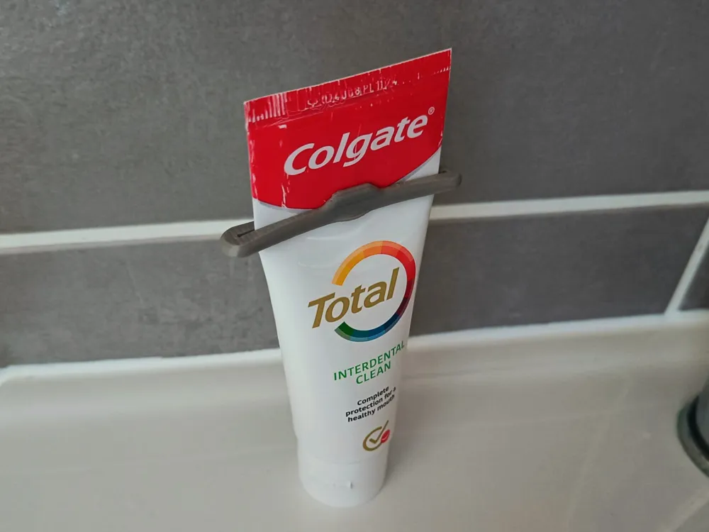 toothpaste squeezer V2 (only 2g) by 3D_Stuff - MakerWorld