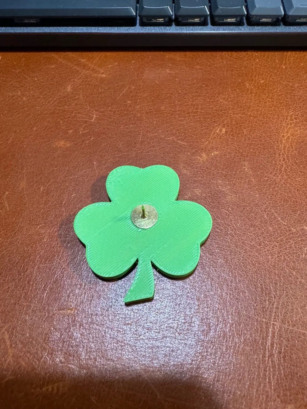 Shamrock "Kiss me, I'm Irish" Pin Magnet by DetBittenBinder - MakerWorld