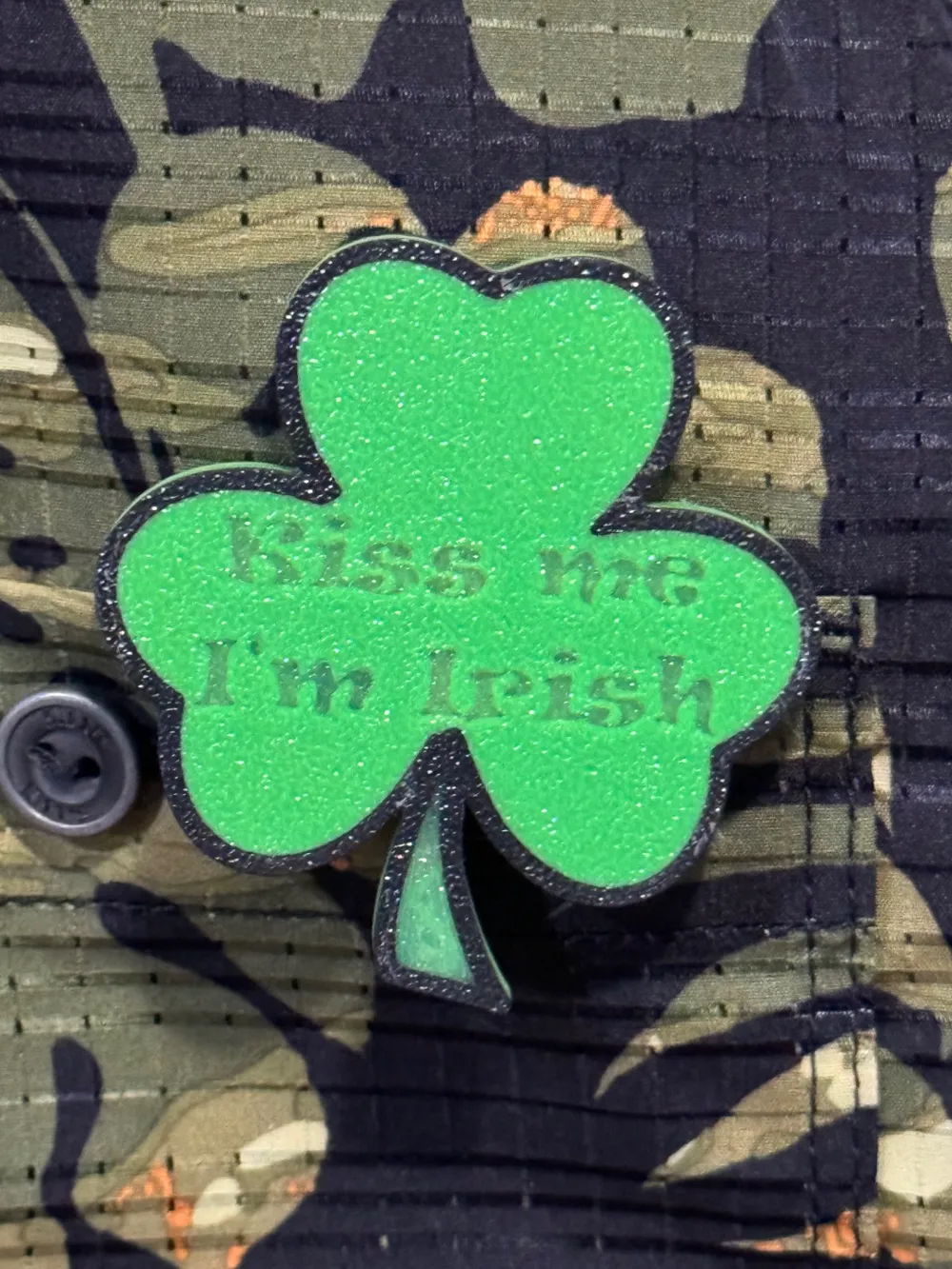 Shamrock "Kiss me, I'm Irish" Pin Magnet by DetBittenBinder - MakerWorld