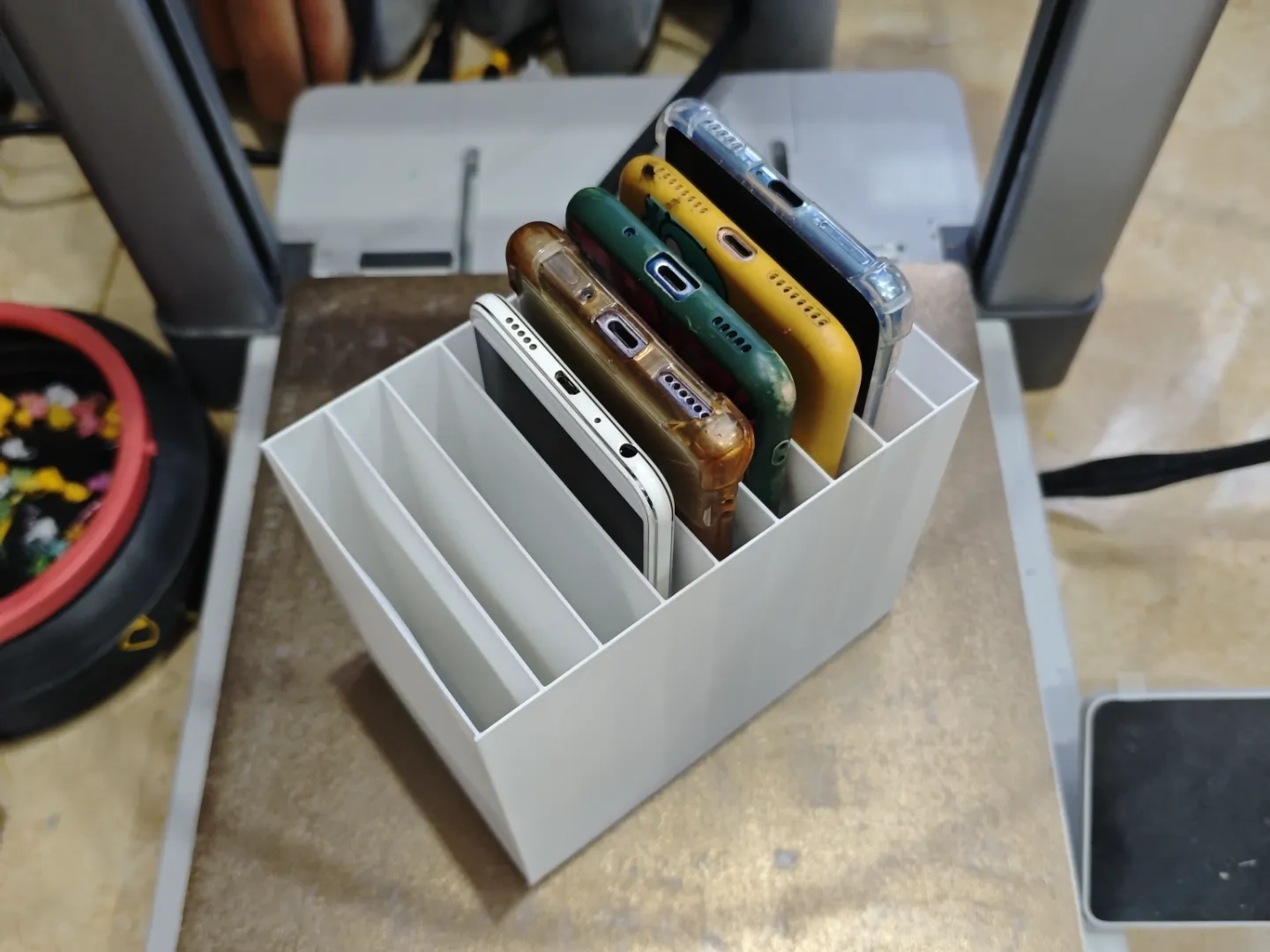 Cell Phone Organizer Space-Saving Design Supports Horizontal, Vertical ...