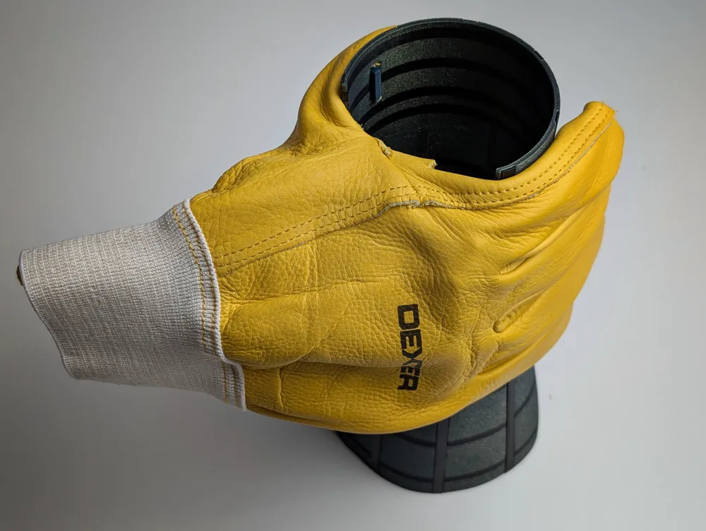 Real Living Severed Hand - Halloween prop/costume by hugo.workshop ...