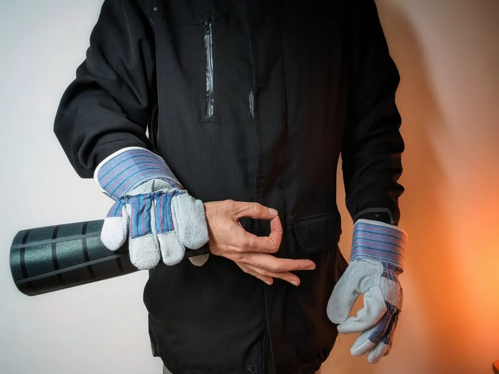 Real Living Severed Hand - Halloween prop/costume by hugo.workshop ...