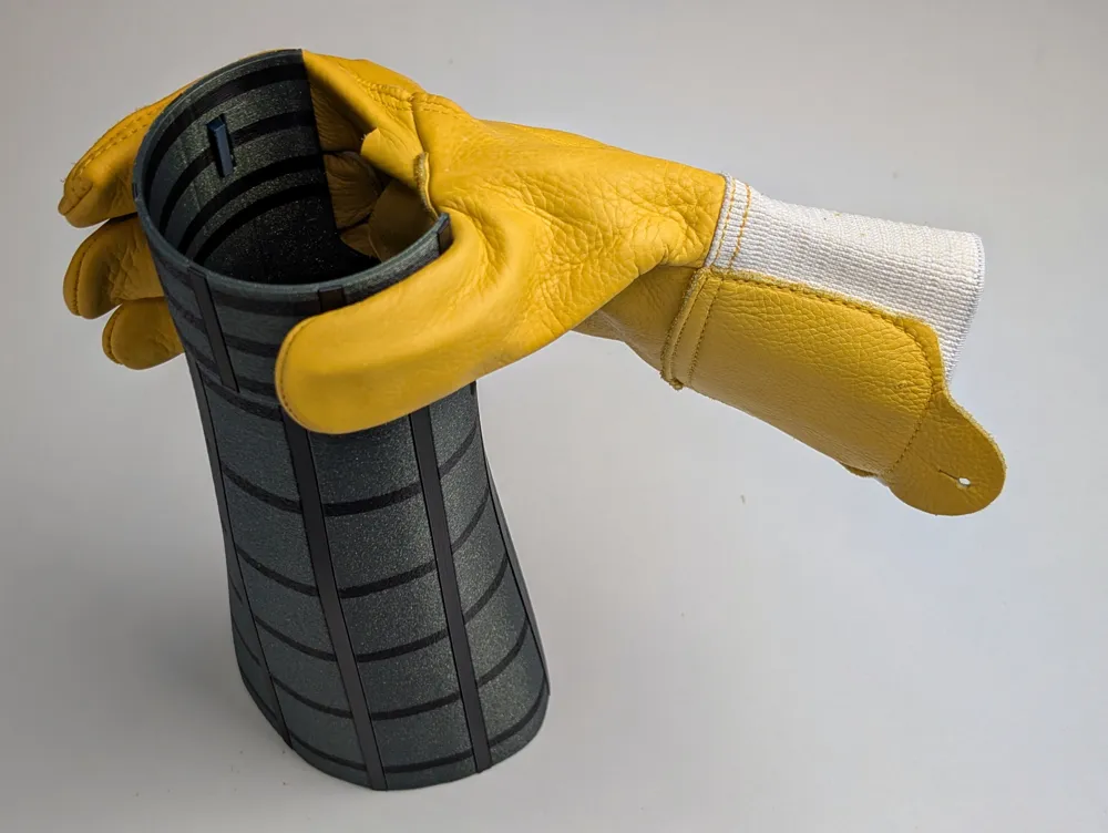 Real Living Severed Hand - Halloween prop/costume by hugo.workshop ...