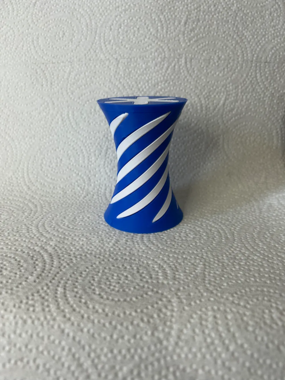 Fun Hour Glass shaped Vortex Fidget Twister - Free 3D Print Model ...