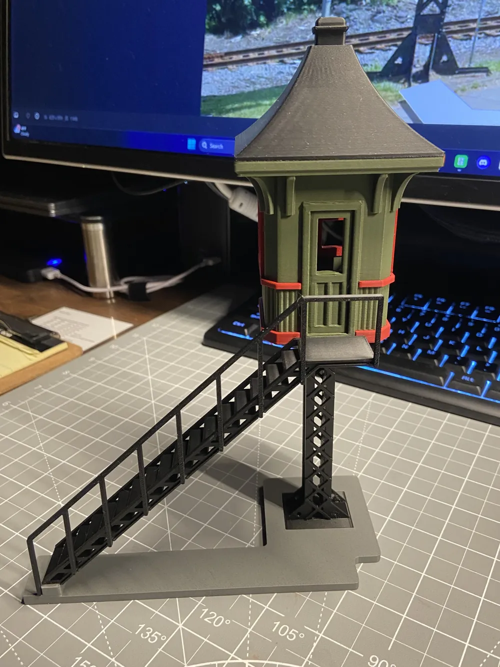 Railroad Watchman's Tower, "O"-Scale - Free 3D Print Model - MakerWorld