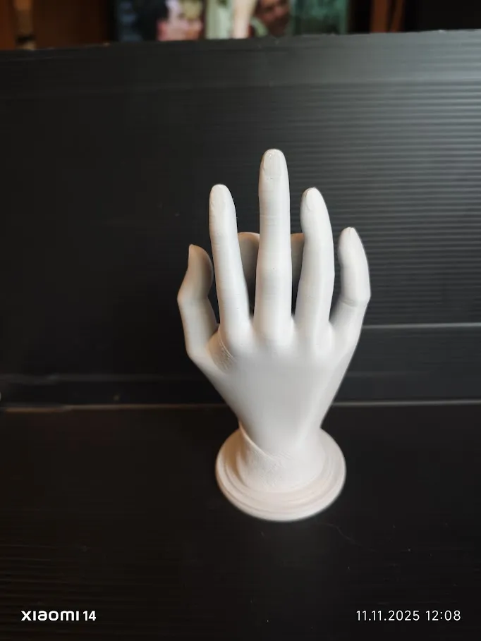 heart in hand - Free 3D Print Model - MakerWorld