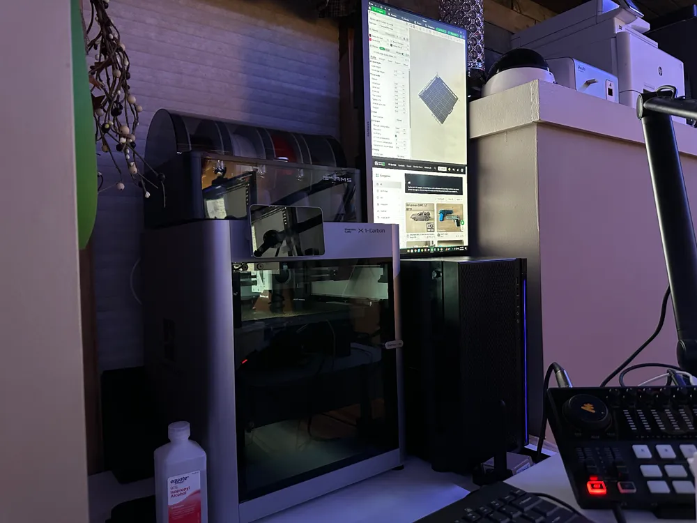 Portrait Monitor Mount Remixed by TenMileCreations - MakerWorld