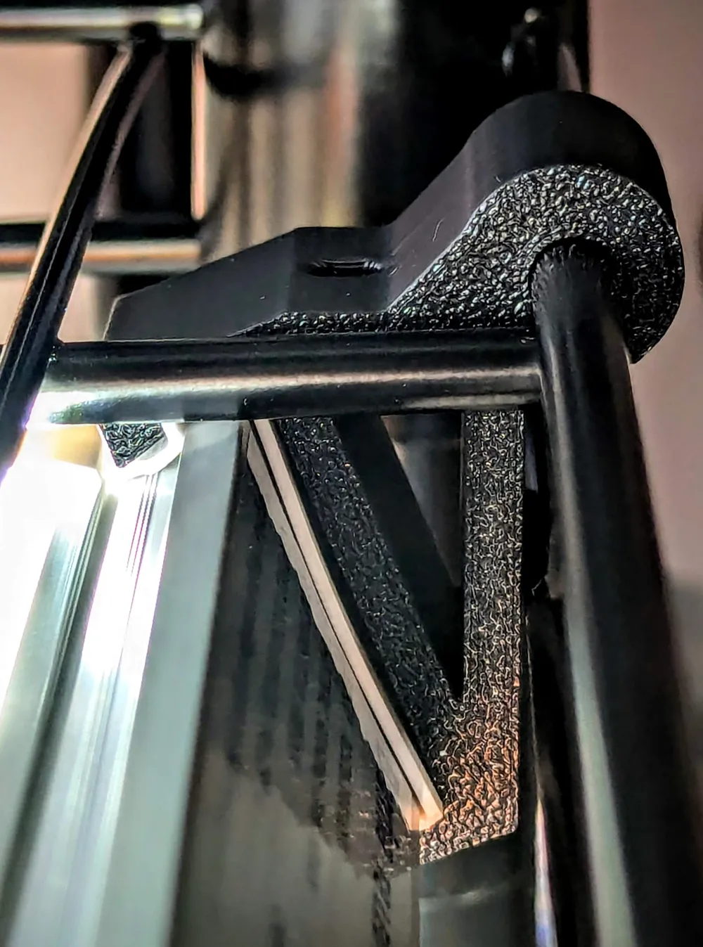 T8 LED bar mount for heavy duty wire rack by HeckinTech - MakerWorld