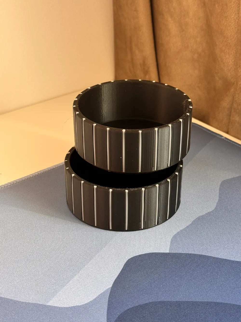 Tray with filament inserts (round) - Free 3D Print Model - MakerWorld