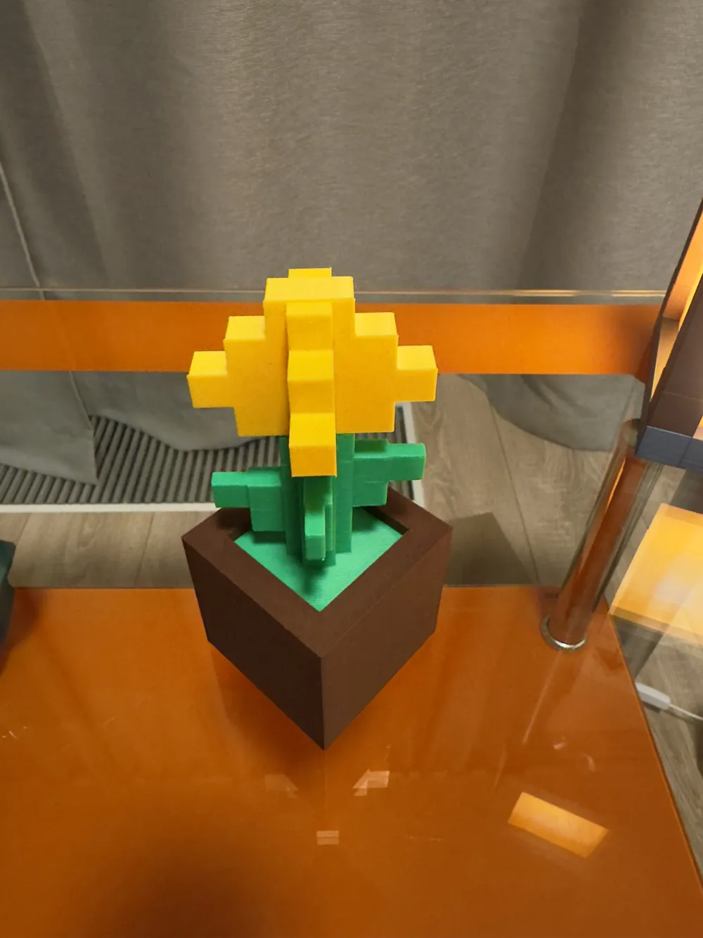 Flor de diente de león de Minecraft en maceta por NataliaFajnorova ...
