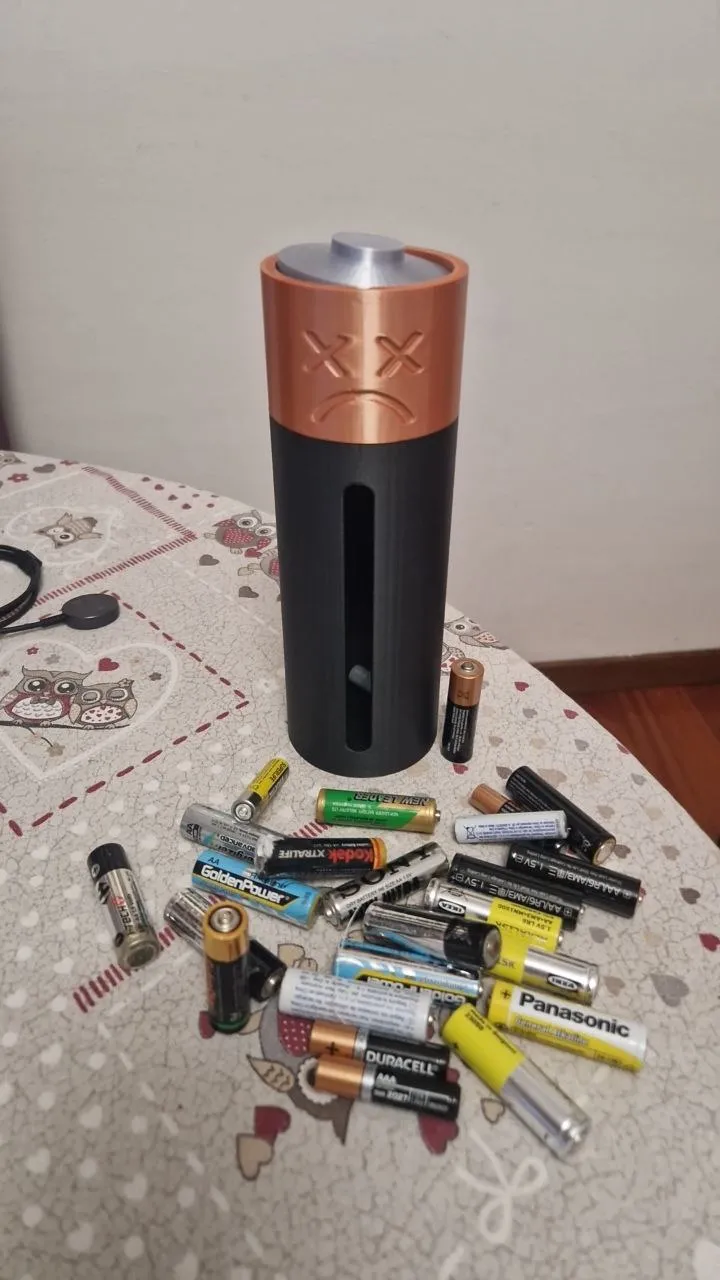 Exhausted Battery Bin with revolving lid by f.lamonica MakerWorld ...