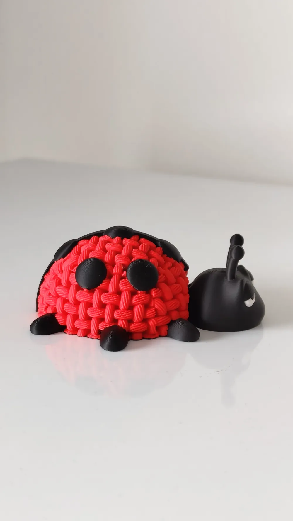 Articulated knitted ladybug by trixs3D MakerWorld: Download Free 3D Models