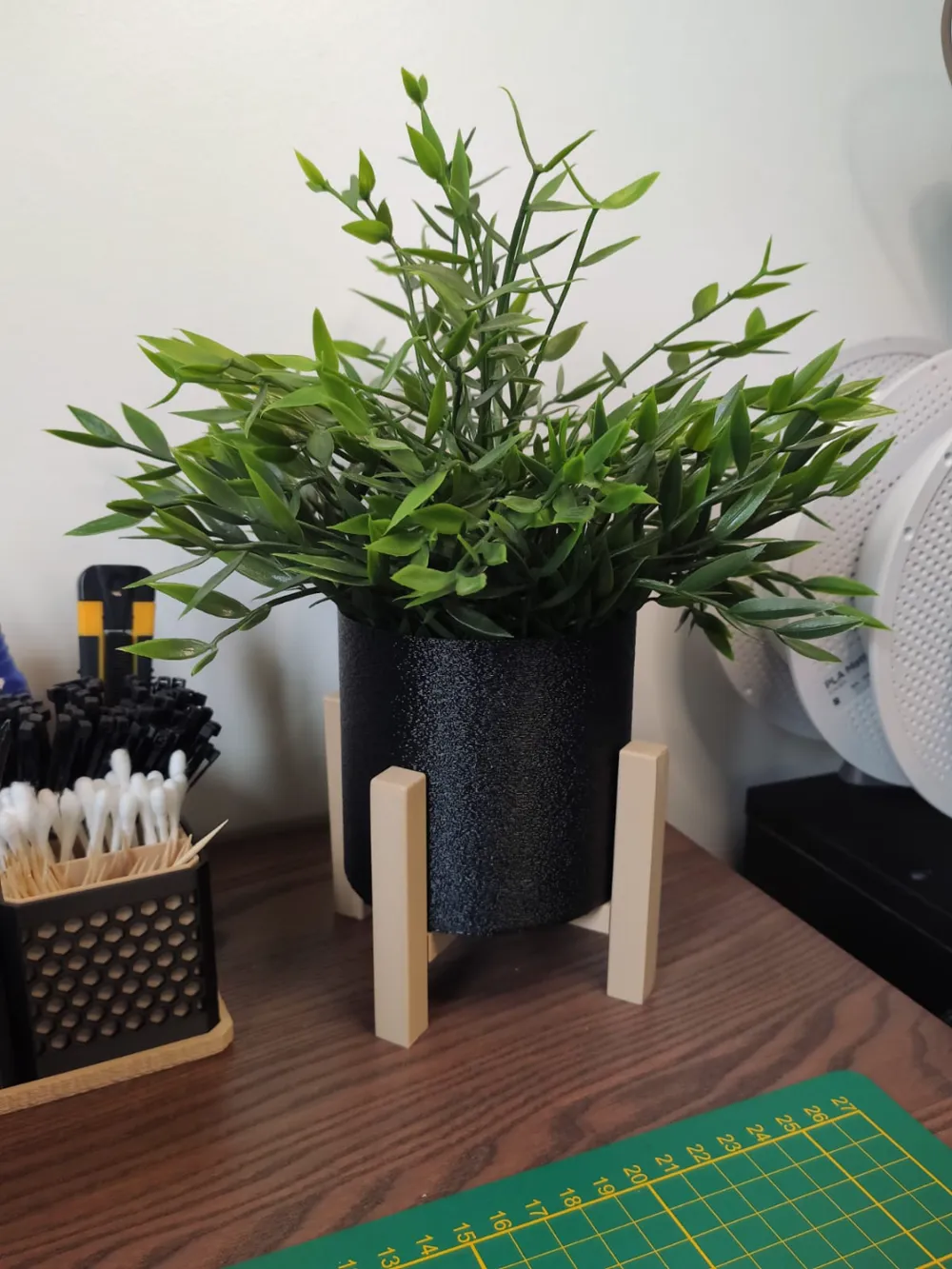 Modern flower pot by Celestin MakerWorld: Download Free 3D Models