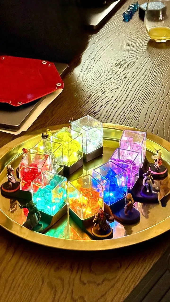 DnD Miniature Stand with Dice Box — with lights - Free 3D Print Model ...