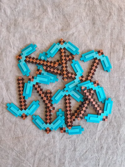 Minecraft Pickaxe Keychain by Jasons Dreamland MakerWorld: Download ...