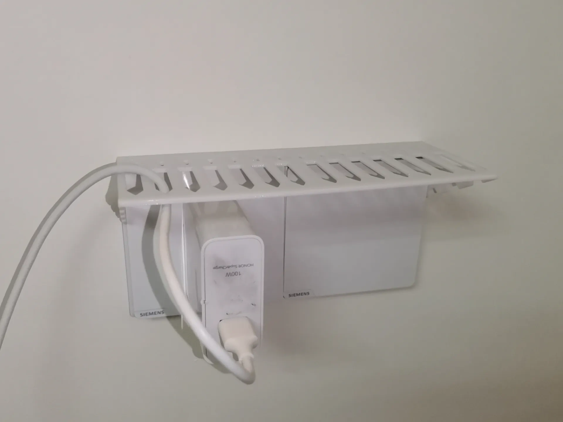 86-type switch socket bracket shelf (1-gang + 2-gang), charger storage ...