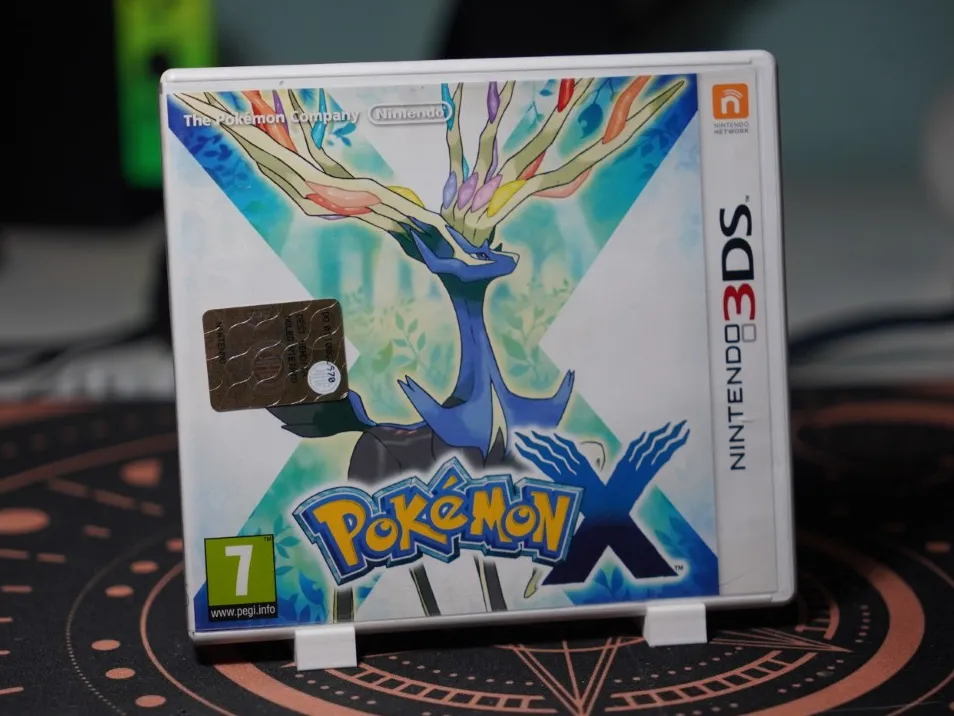 Minimalistic 3DS Game Case Display Stand by Kyek - MakerWorld