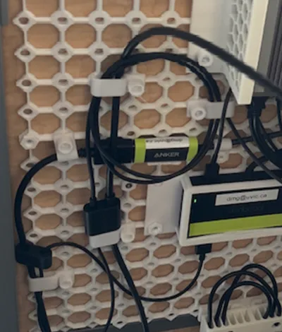 simple cable holders for underware/multiboard by 駄目g - MakerWorld