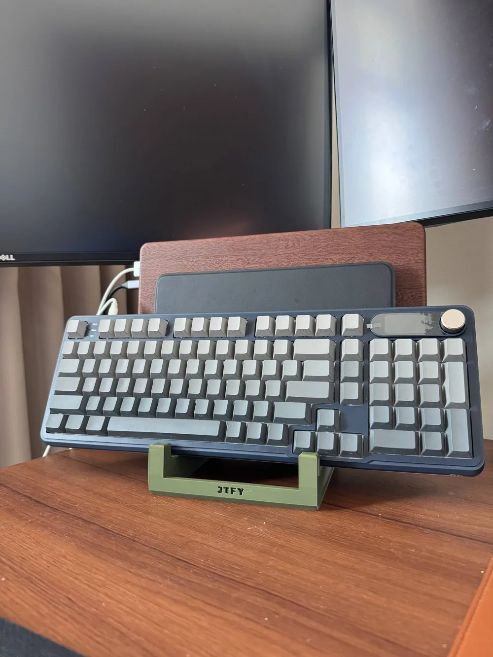 Desktop multi device vertical organiser - Free 3D Print Model - MakerWorld