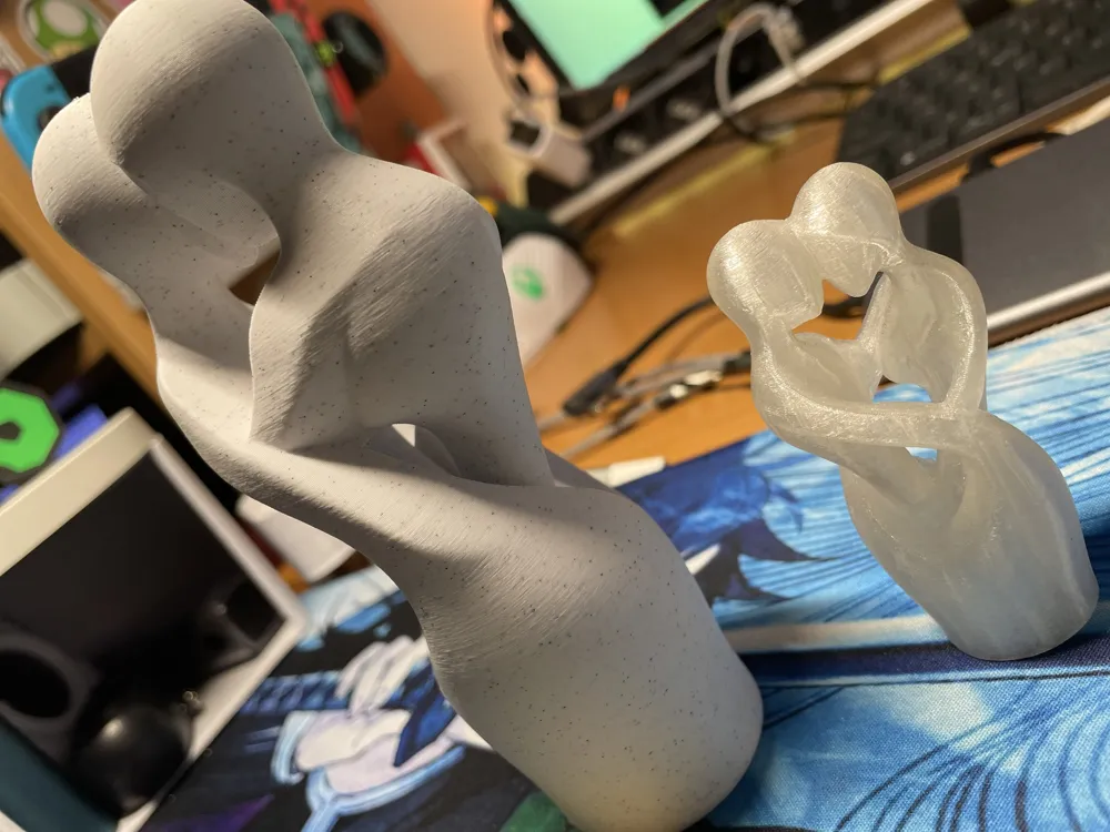 Lovers’ Embrace statue by Losco MakerWorld: Download Free 3D Models