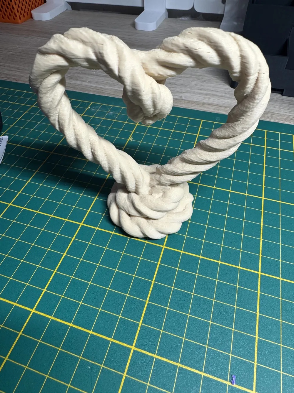 Heart with rope effect - Free 3D Print Model - MakerWorld