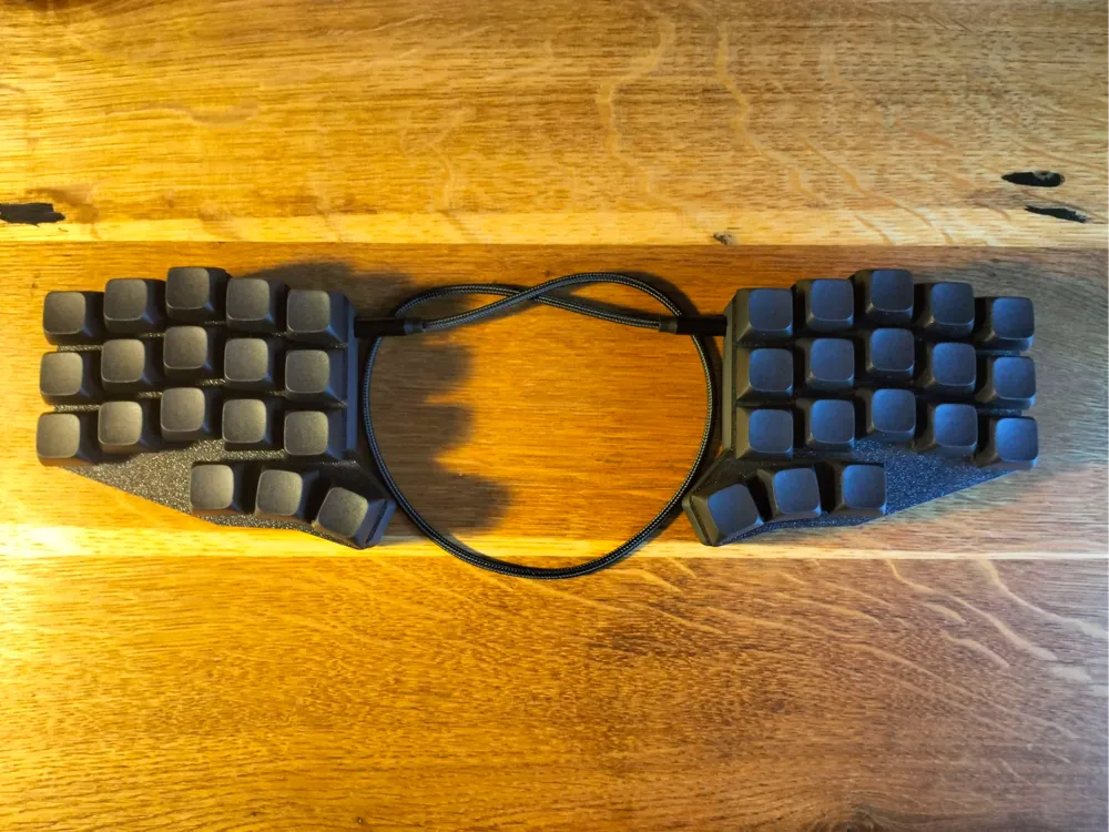 split keyboard V2 by eliMakerWorld: Download Free 3D Models