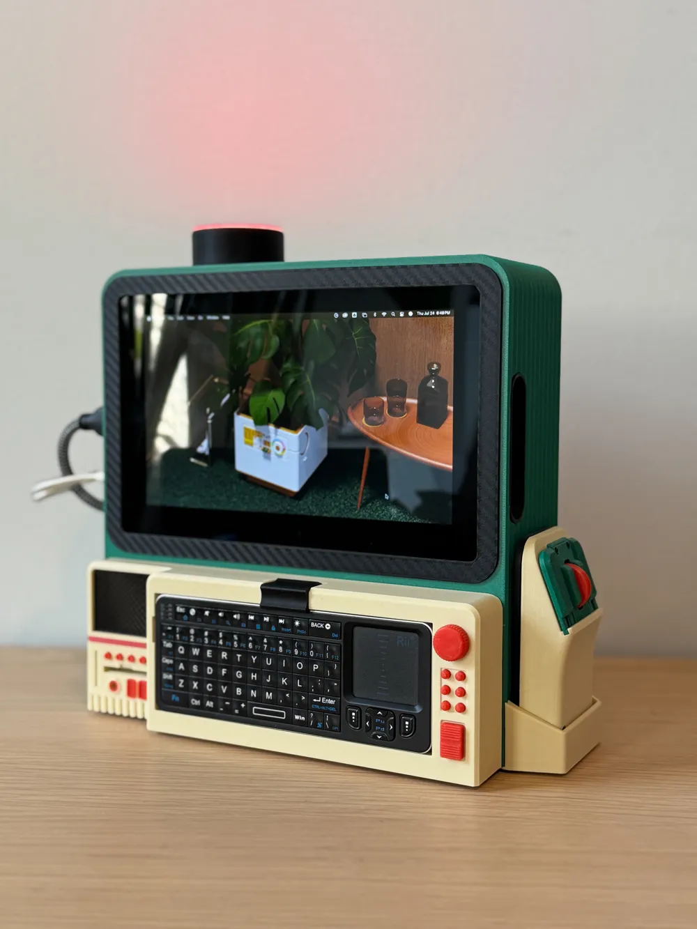 Cyberdeck Retrô Futurista (Mac mini antigo) - Modelo gratuito para ...