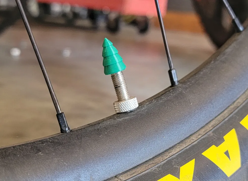 Christmas Tree Valve Caps Remixed by danielnc06 - MakerWorld