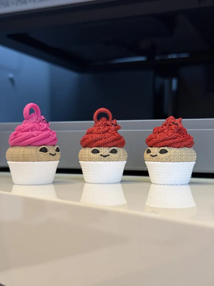 Knitted cupcake keychain - Free 3D Print Model - MakerWorld