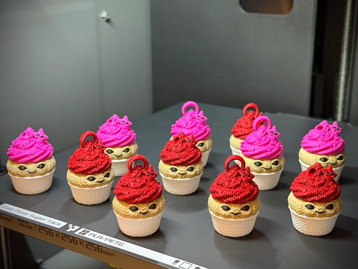 Knitted cupcake keychain - Free 3D Print Model - MakerWorld