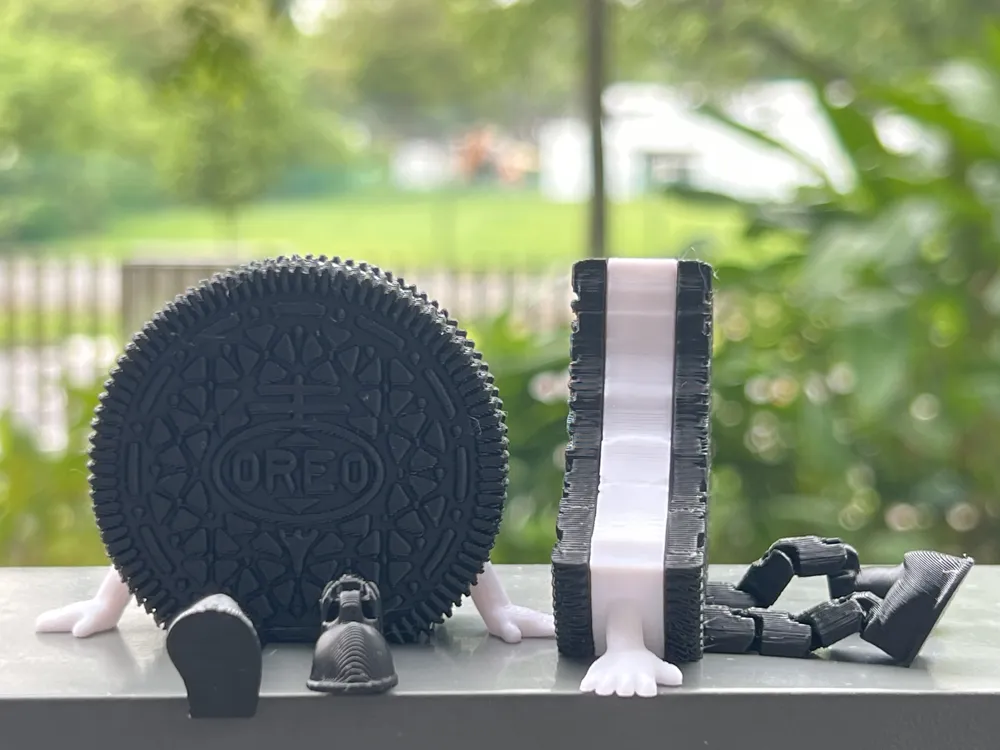 Oreo cookie with articulated legs (multi-part print, no AMS required ...