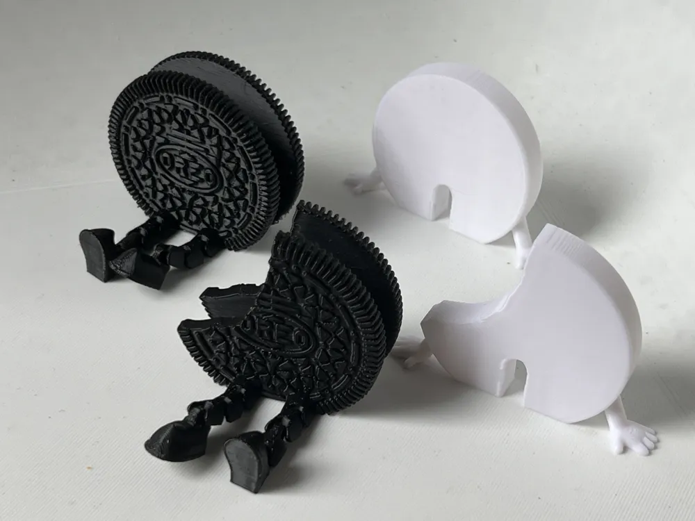 Oreo cookie with articulated legs (multi-part print, no AMS required ...
