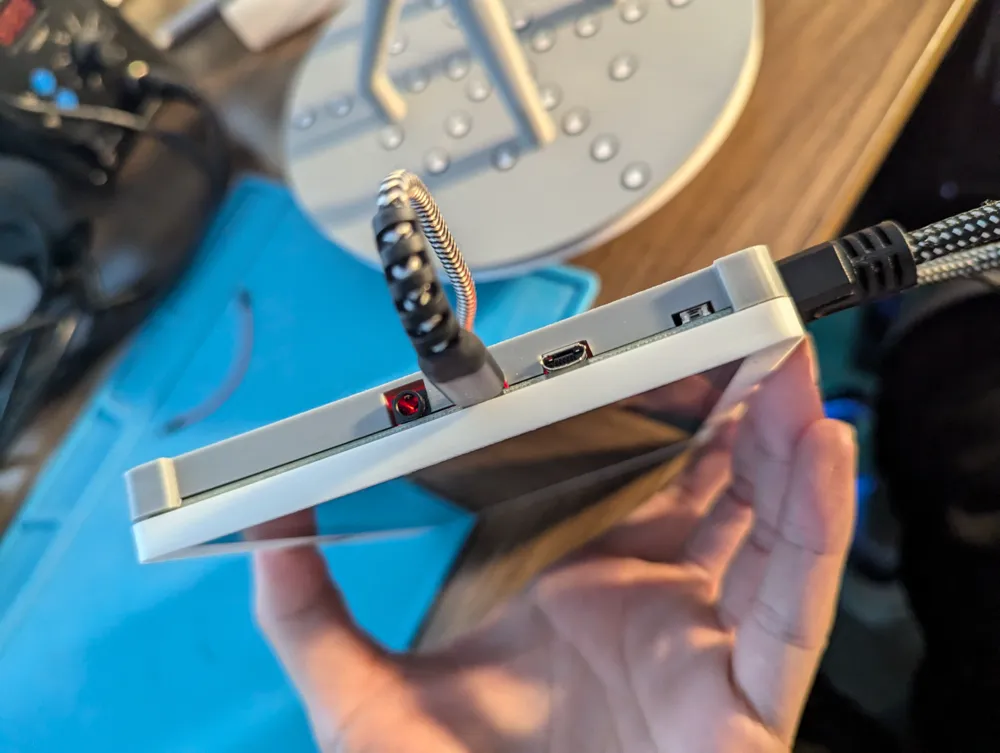 Sleek 7-Inch Case for Raspberry Pi Touchscreen by Jerry Xie MakerWorld ...