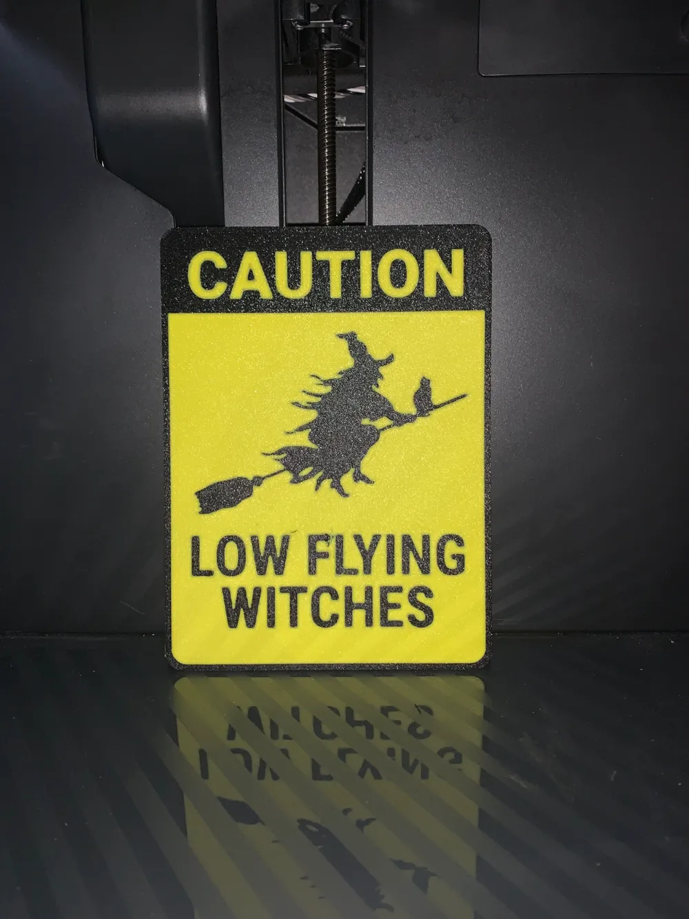 Lustiges Schild: Caution Low Flying Witches by gare-sb - MakerWorld